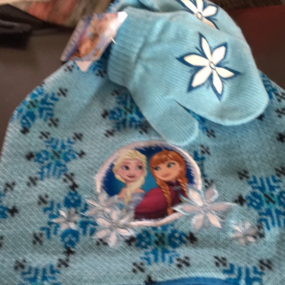 Disney | Accessories | Disneys Frozen Anna Elsa Hat Mittens Set | Poshmark